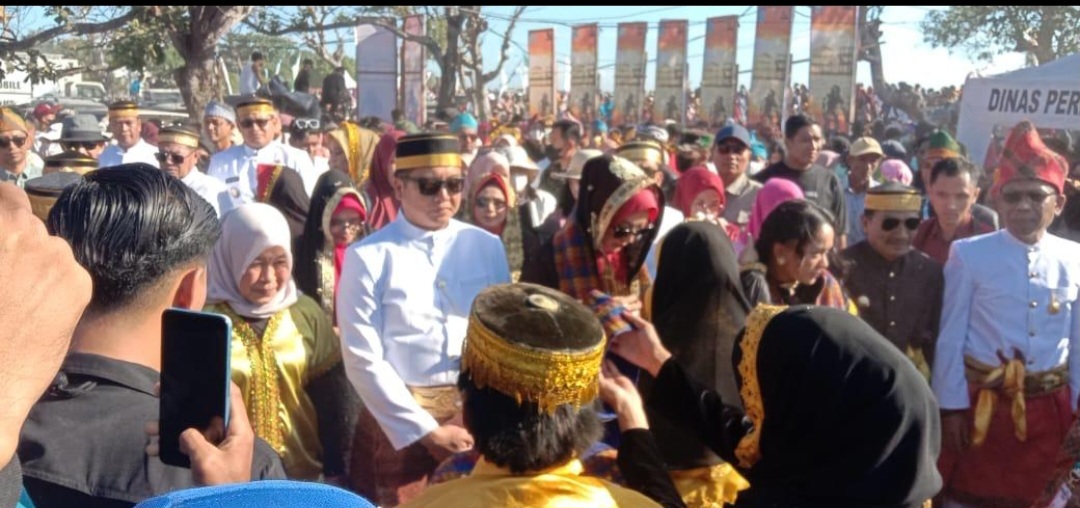 Spektakuler, Dompu Pergelaran Wisata dan Budaya Lakey 2025, Berlangsung ...