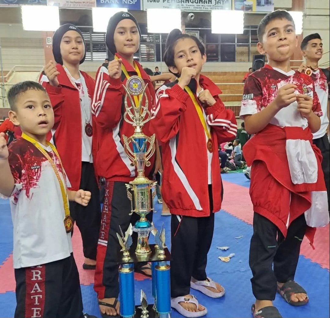 5 Saudara Atlit Karate Dojo Bhayangkara Polresta Bukittinggi, ikuti ...